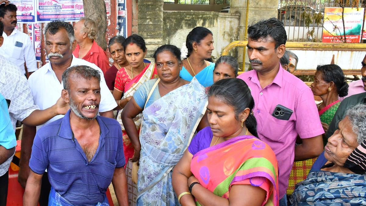Valliyoor old market traders seek fair shop allotment at new facility ...