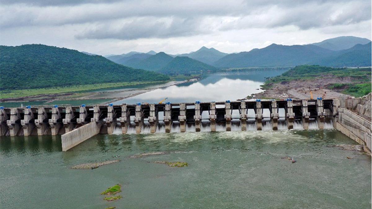Politics over polavaram irrigation project in Telangana and Andhra ...
