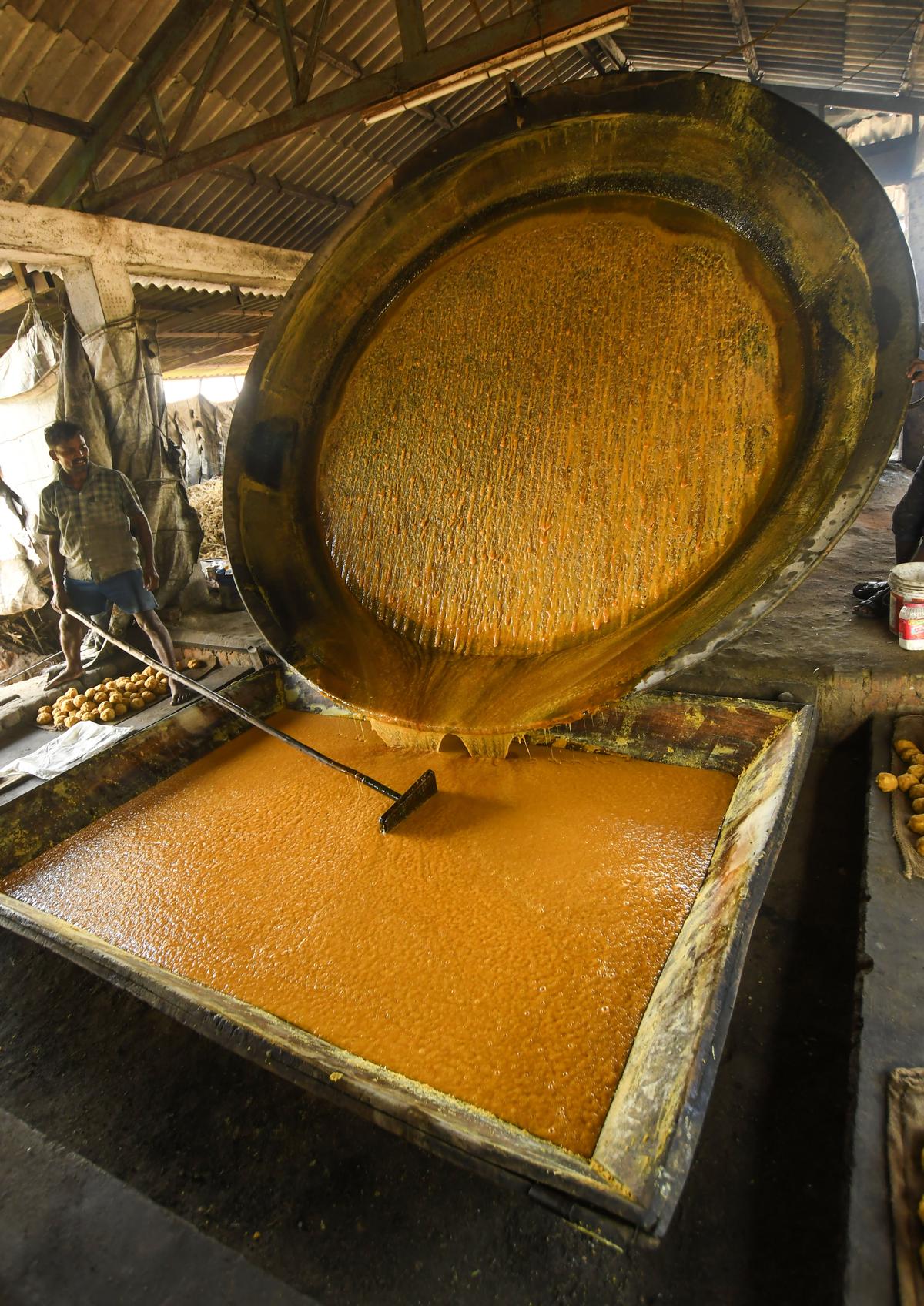Jaggery production in full swing ahead of Pongal in Madurai - The Hindu