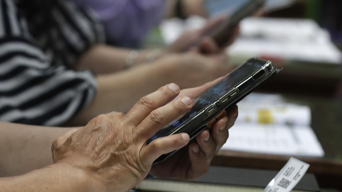 How a browser extension can help combat misinformation online? - The Hindu