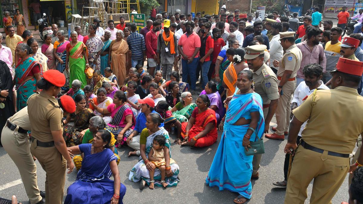 Residents protest against opening of a liquor outlet at Samipillai ...