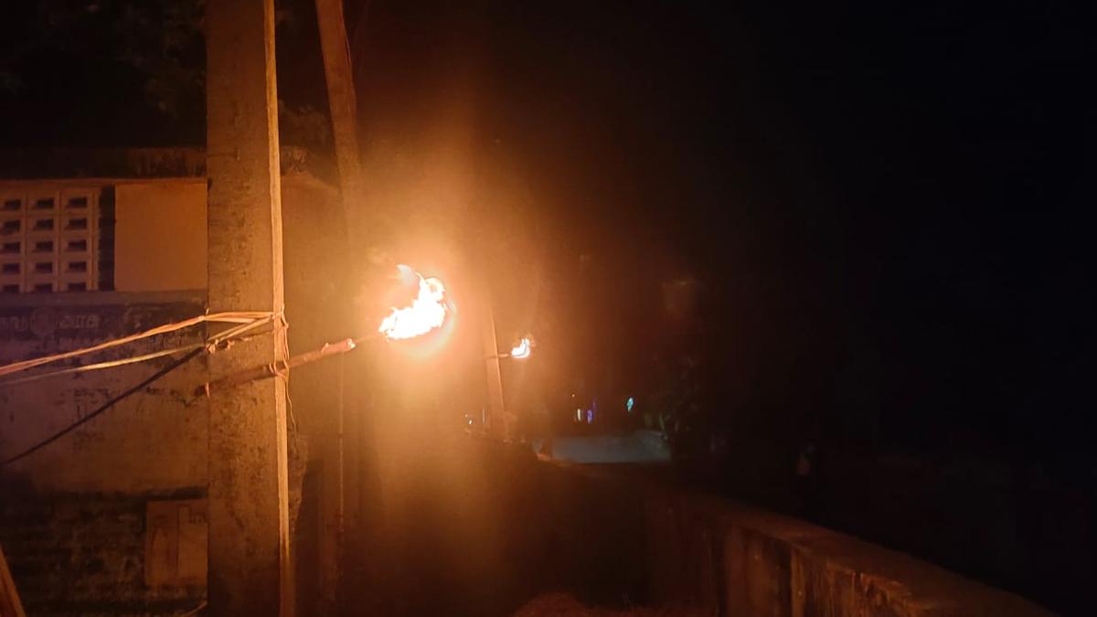 Residents of Ammanallur village tie torches to defunct street light ...