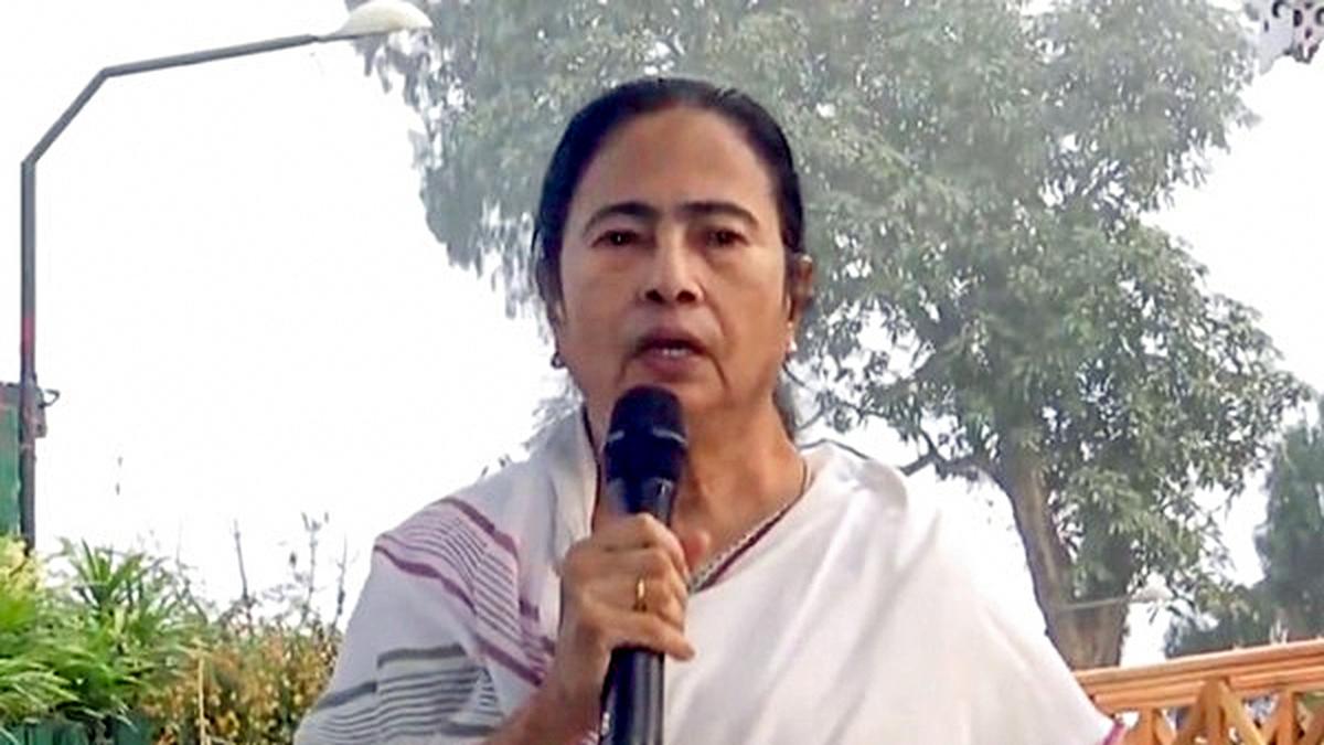 Mamata Banerjee backs Mahua Moitra, says she will get ticket in next ...