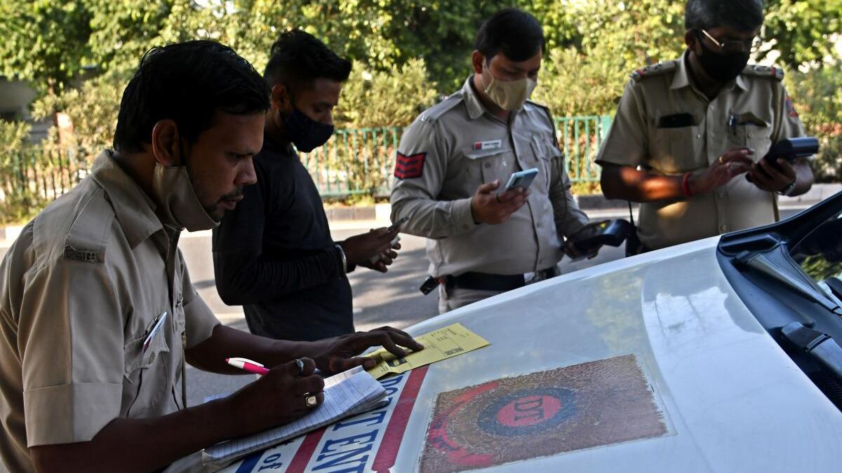 Delhi government’s ‘Red Light On, Vehicle Off’ campaign to curb ...