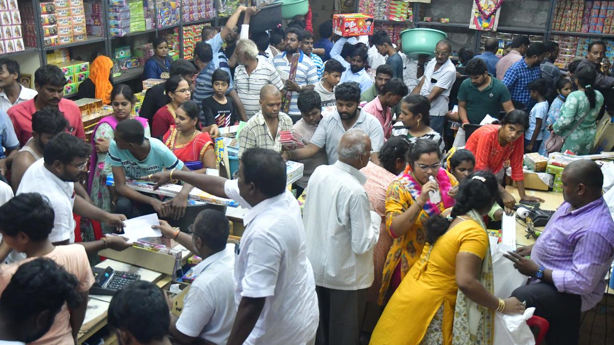 Cracker stall owners ignore safety norms - The Hindu