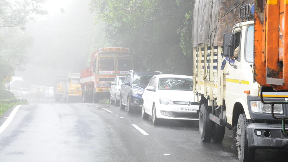 Traffic affected on ghat road in Erode for hours as vehicle develops ...