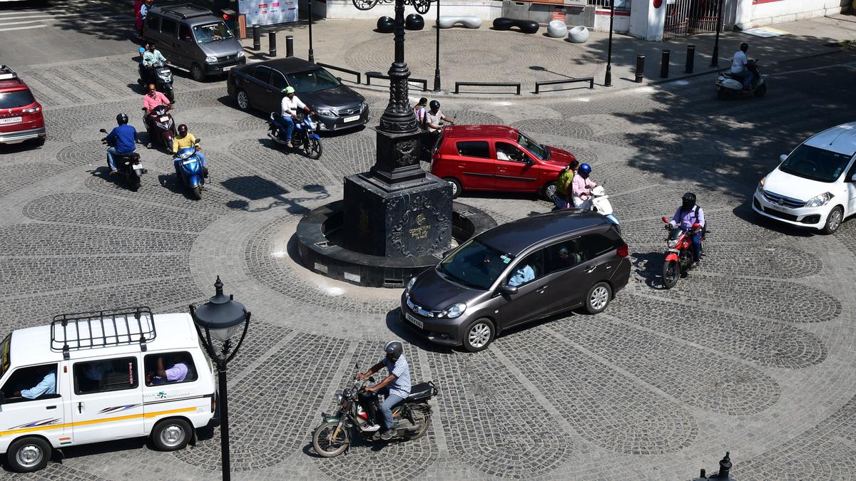 Traffic snarls common at beautified D.B. Road junction in Coimbatore ...