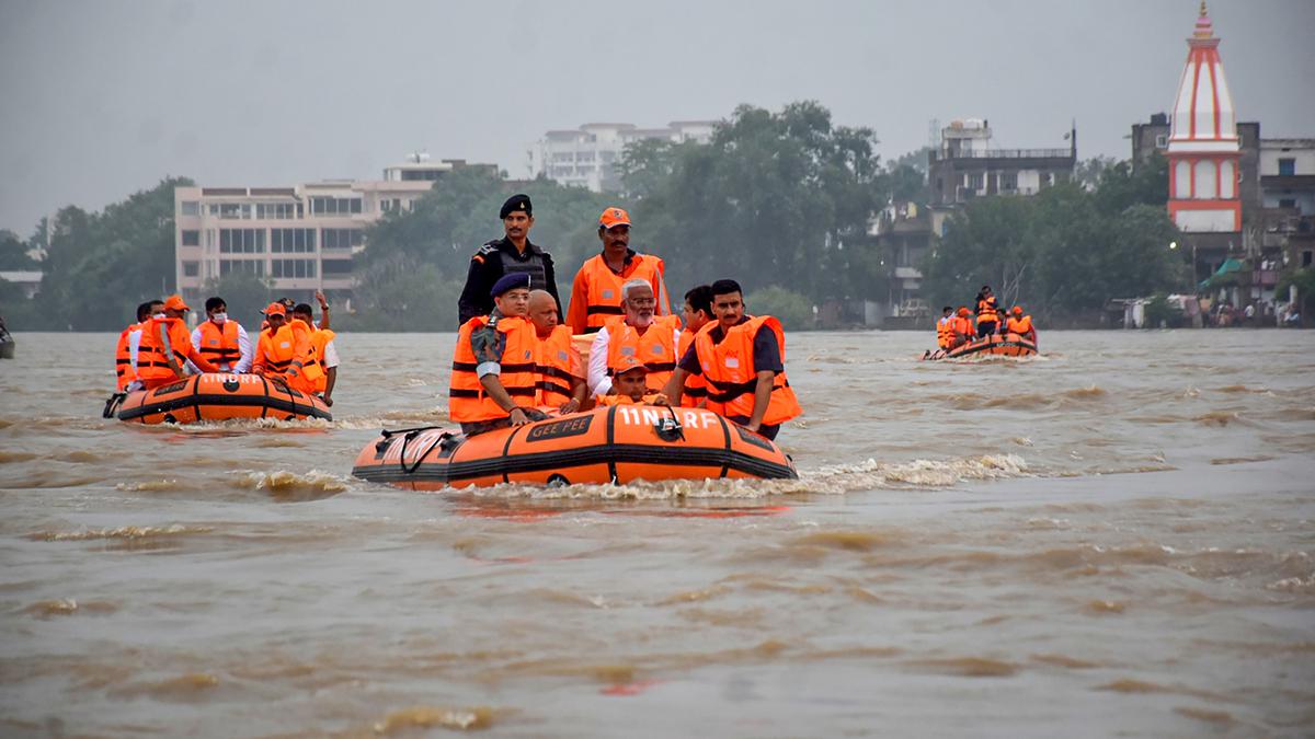 Yogi Adityanath Conducts Aerial Survey In Eastern U P Meets Flood