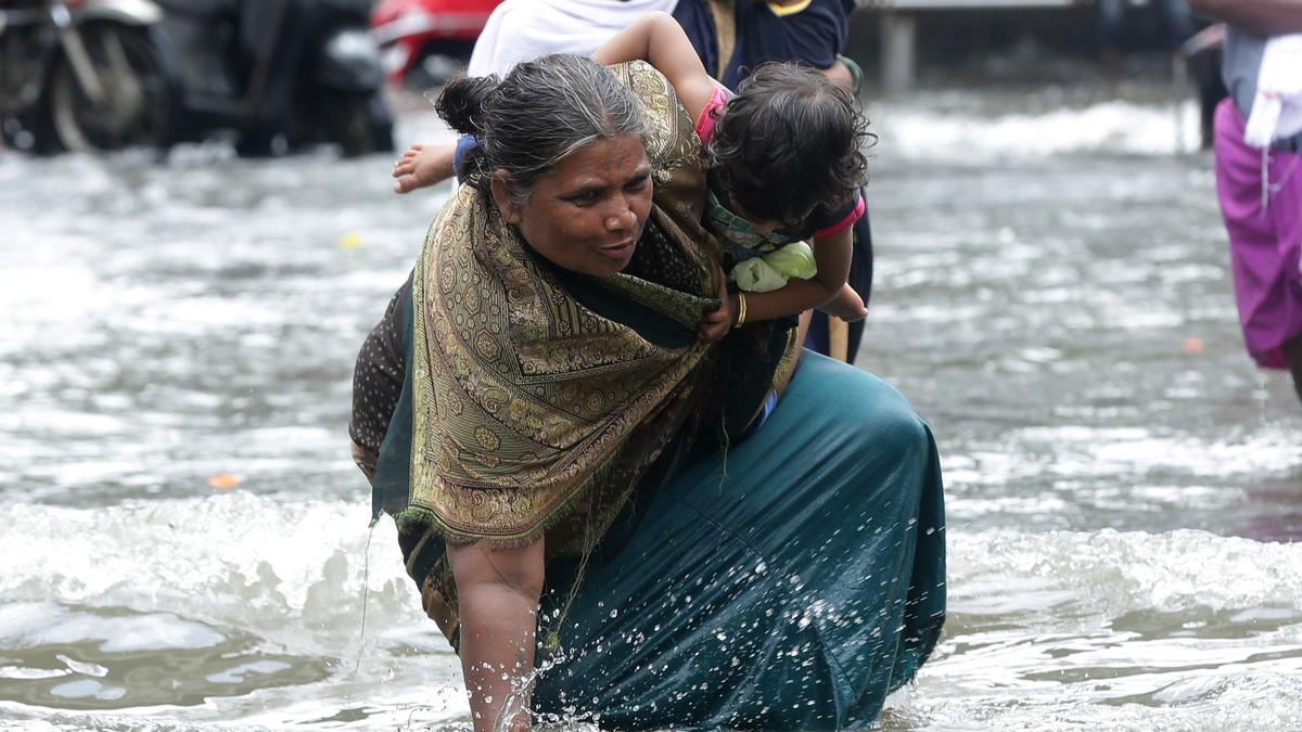 Narrow, clogged drains worsen inundation in Kochi - The Hindu