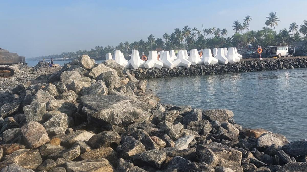 Coastal protection work brings relief to Chellanam residents - The Hindu