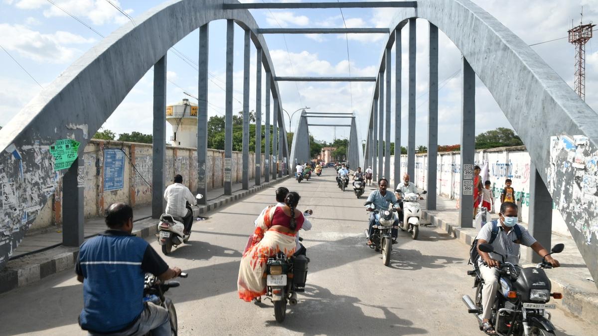 Two-wheelers allowed to use Katpadi bridge - The Hindu