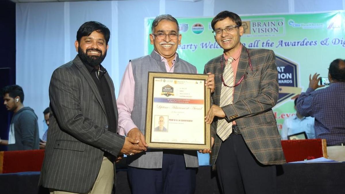 Andhra Pradesh: IIITDM Kurnool Director gets lifetime achievement award ...