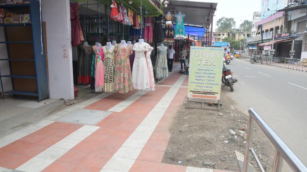Erode traders put up unauthorised structures on footpaths, leave no ...