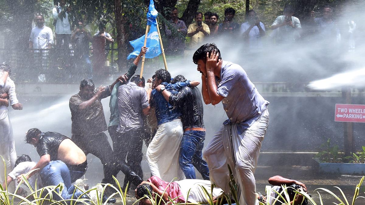 KSU march turns violent at Cusat - The Hindu