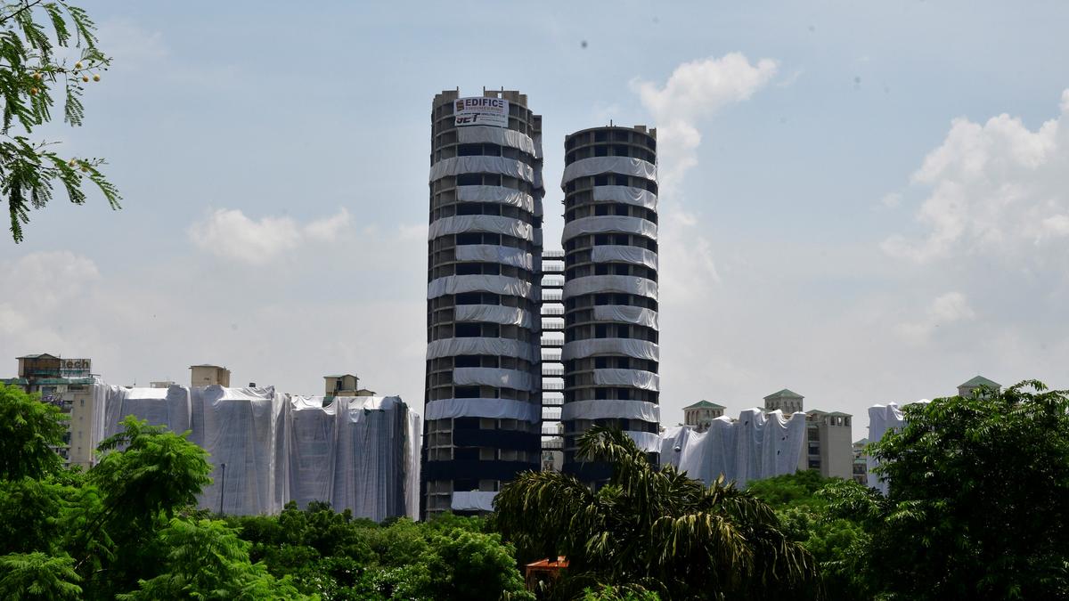 Going in ‘12 seconds’ | Noida towers charged for implosion - The Hindu