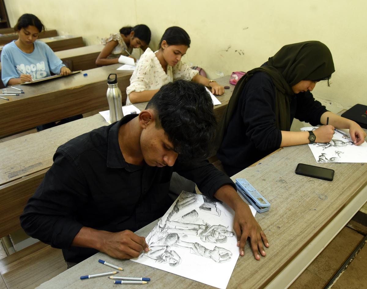 Kozhikode Revenue District School Arts Festival begins with off-stage ...