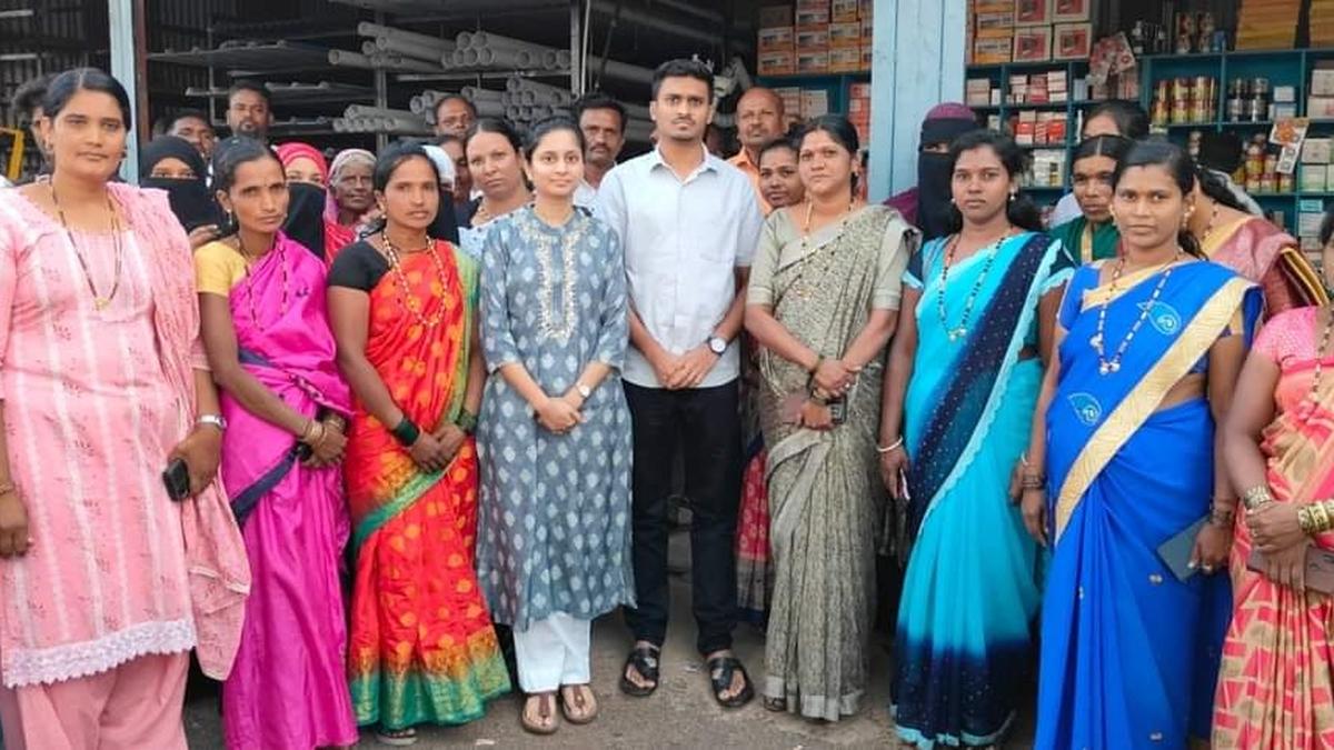 Satish Jarkiholi’s children begin campaign tour in Chikkodi - The Hindu