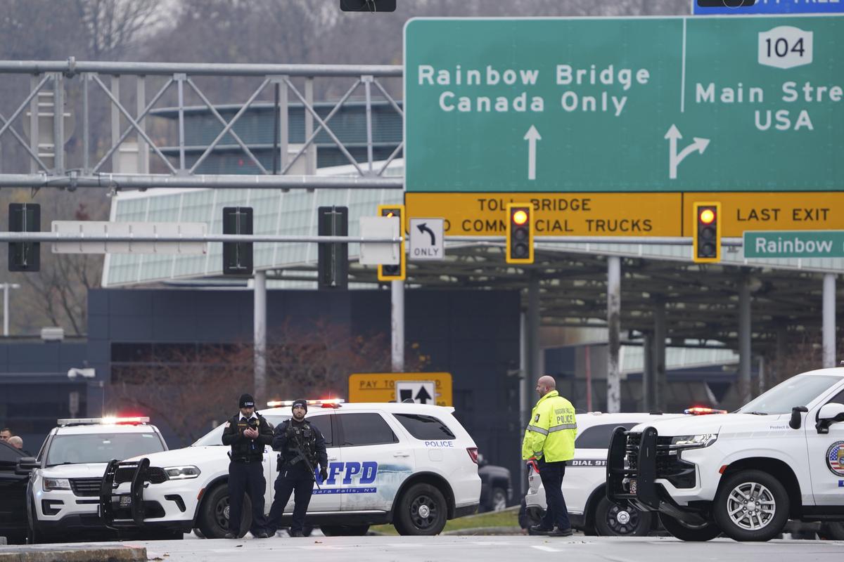 Two dead in vehicle explosion at U.S.-Canada border crossing - The Hindu