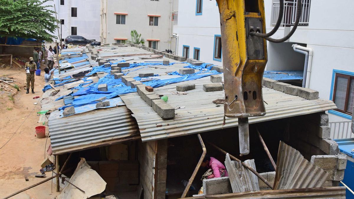 BBMP resumes SWD anti-encroachment drive in Mahadevapura zone - The Hindu