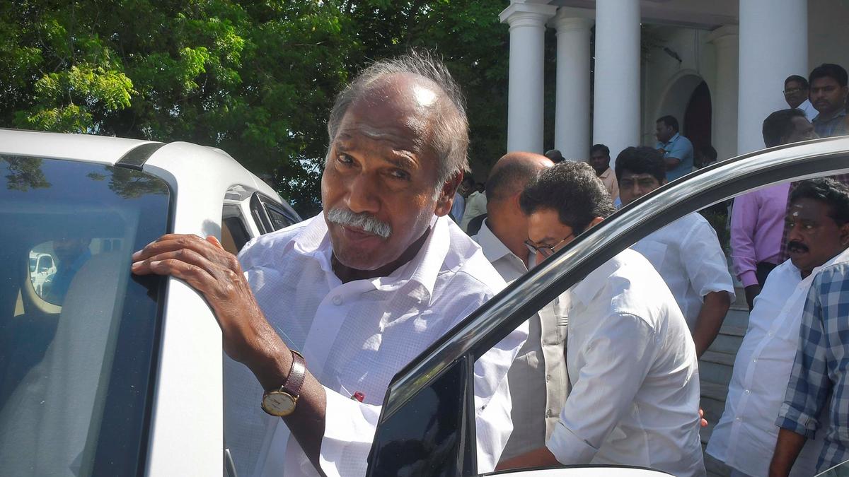 CM Rangasamy convenes meeting to discuss shopping fest in U.T. - The Hindu