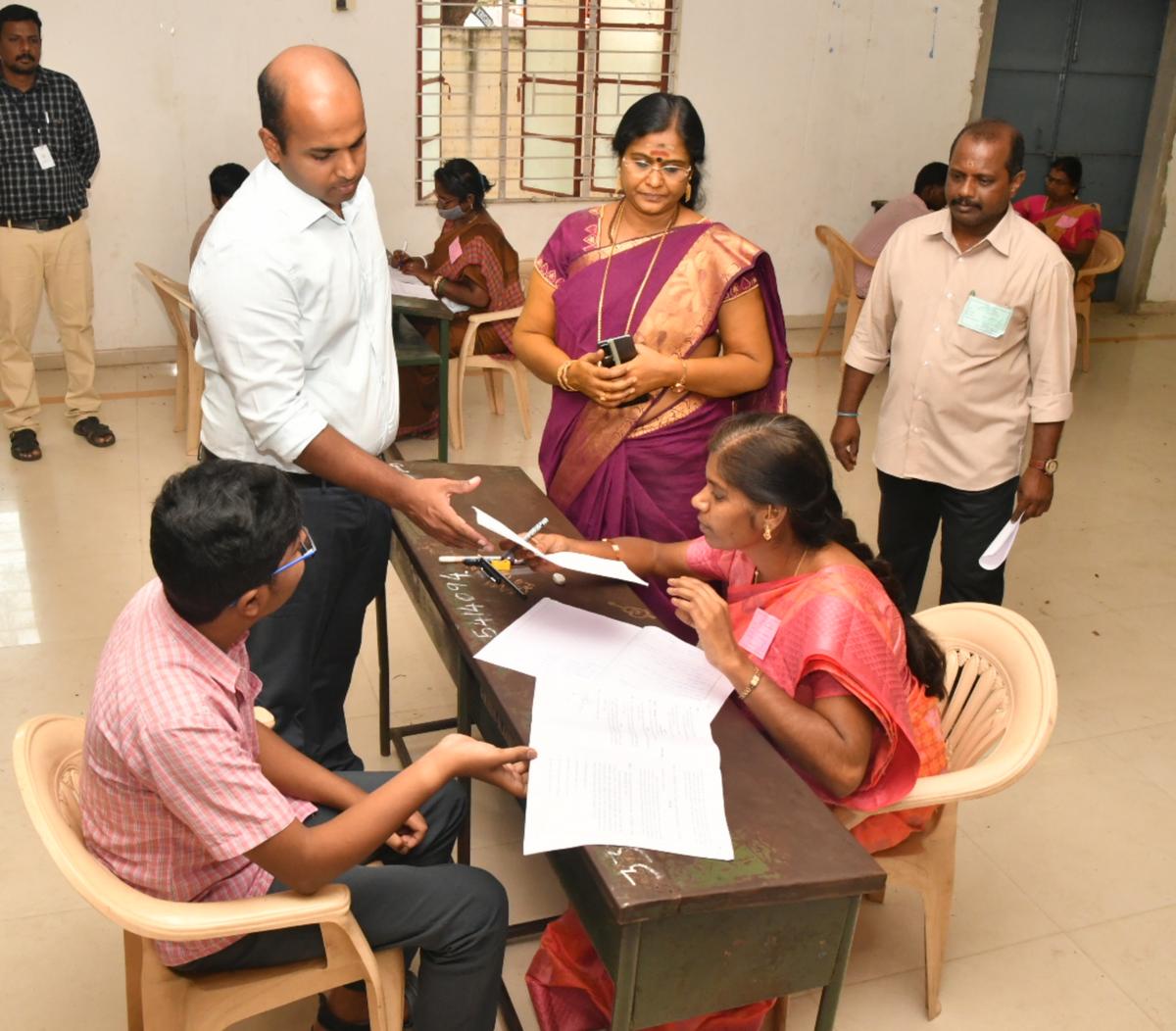 SSLC exam begins in districts - The Hindu