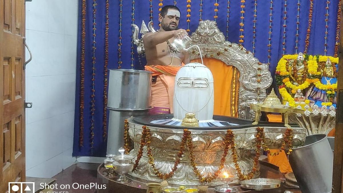 Religious fervour marks ‘Karthika Somavaram’ at Shiva temples in ...