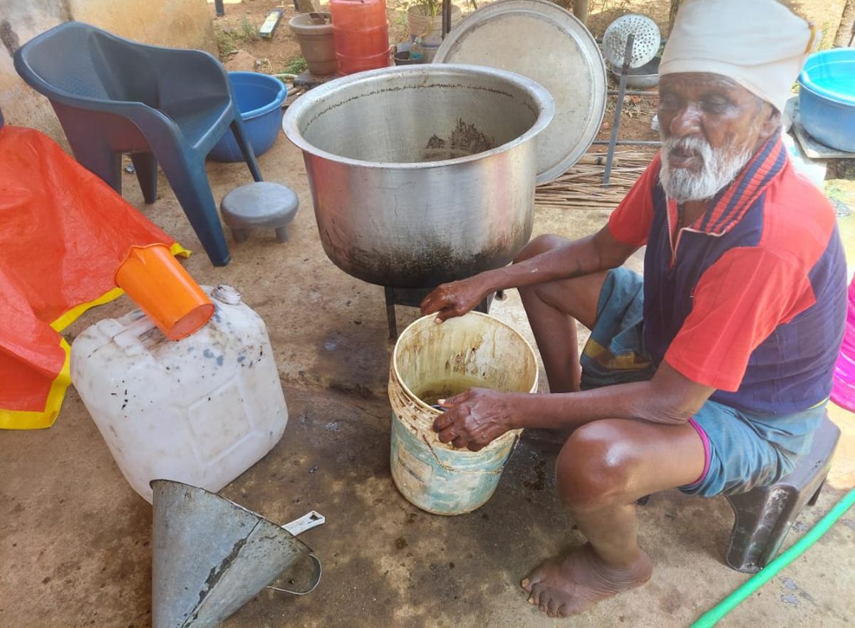 As evacuation begins, relatives of Hakki-Pikki tribes stuck in Sudan ...