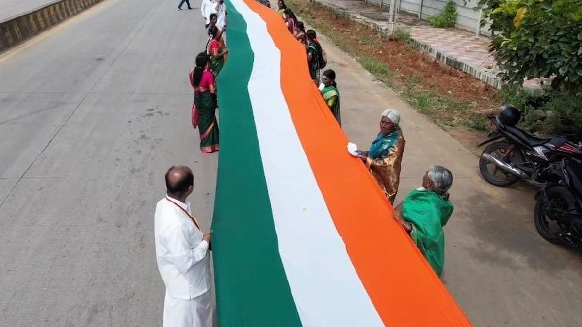 A km-long tricolour displayed in Chamarajanagar to mark International ...