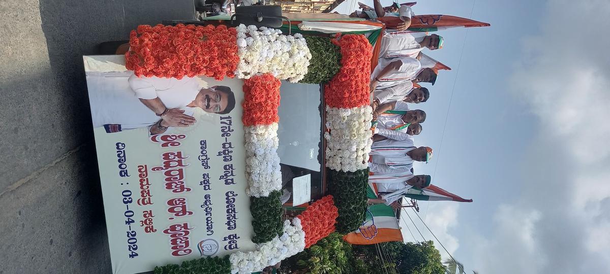 Congress candidate, leaders come in flower-decked vehicle to file nomination in Mangaluru - The ...
