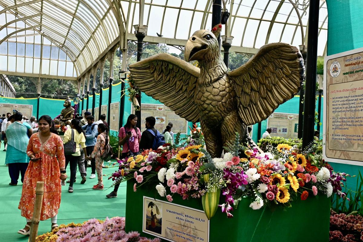 Republic Day flower show off to a vibrant start - The Hindu