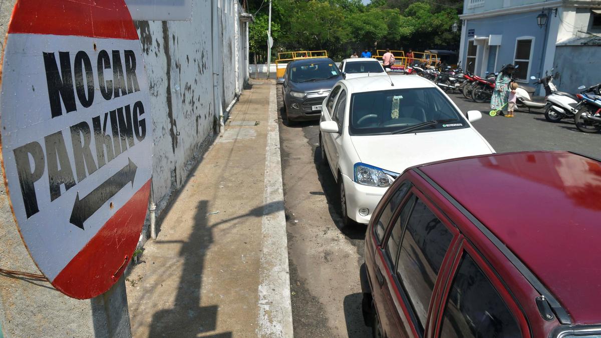 Illegal parking of vehicles in Boulevard a growing concern for traffic ...