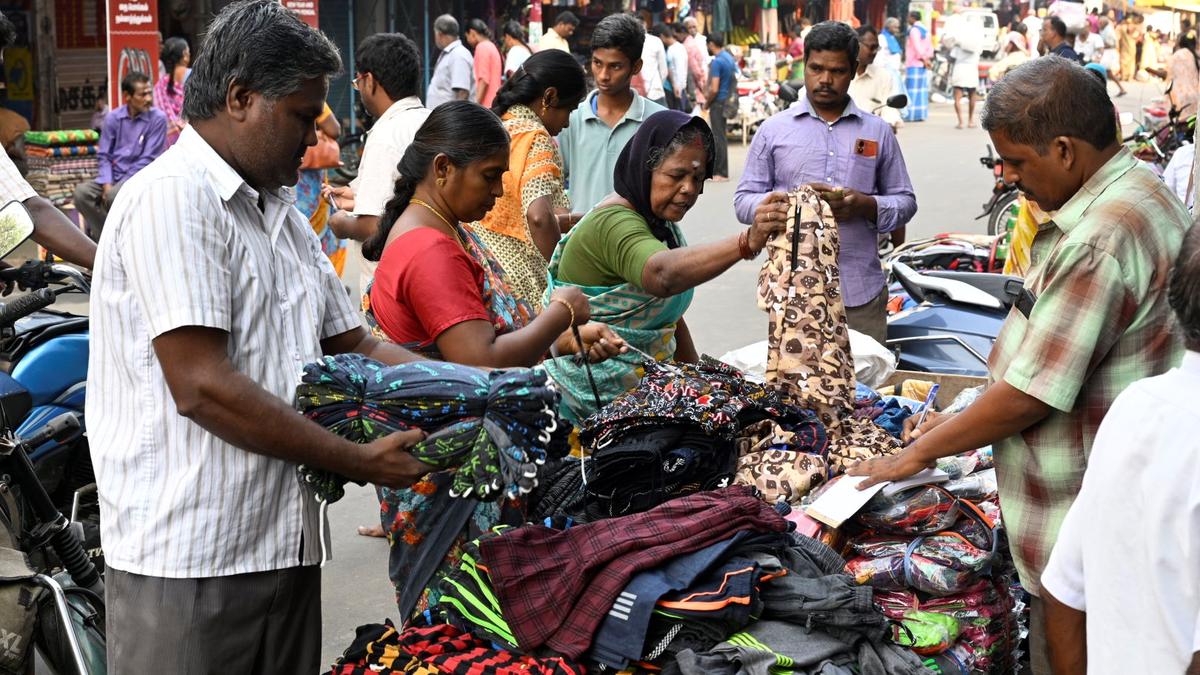 Sales improve at textile market in Erode for festival season - The Hindu