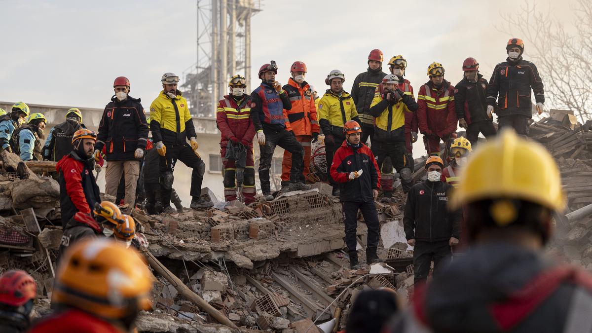 Apartment building collapses in central Turkiye, trapping 2 people ...