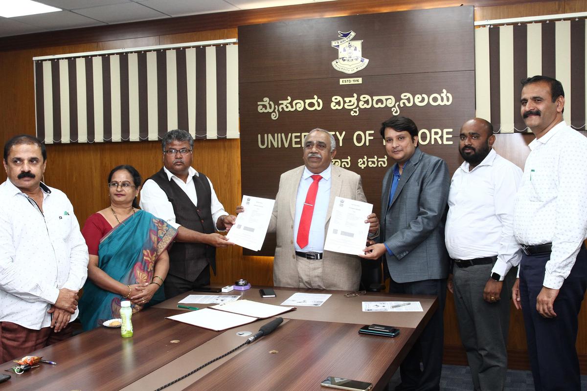 UoM signs MoU with Bengaluru firm to help students - The Hindu