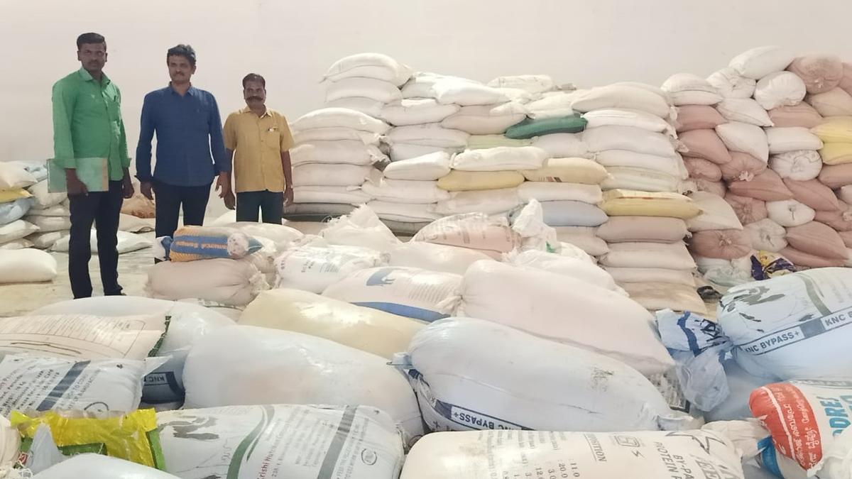 7.5 tonnes of PDS rice seized from poultry farm in Salem - The Hindu