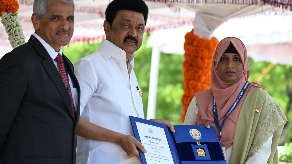 Brave nurse, veteran leader, ISRO scientist among those honoured by ...