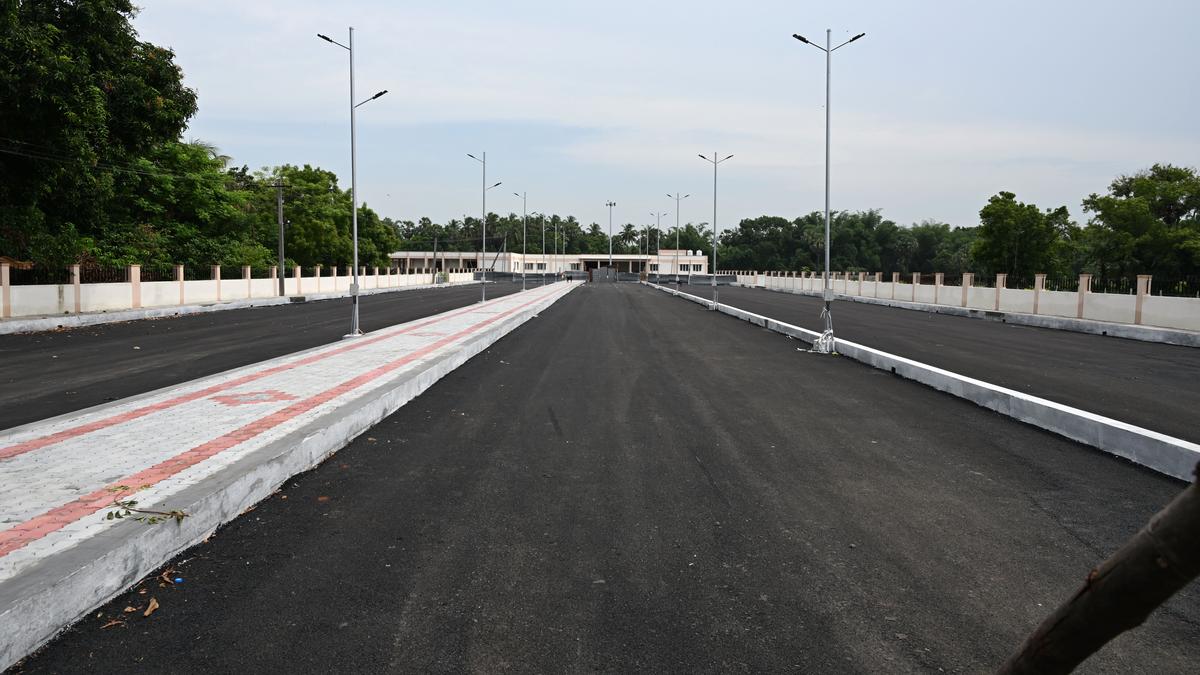 Delay in opening of new Mayiladuthurai bus stand draws flak - The Hindu