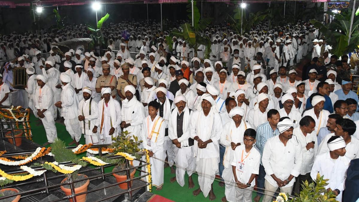 Nagoba jatara: Keslapur turns into sea of humanity - The Hindu