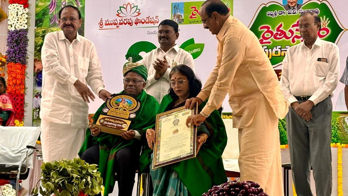 Lifetime Achievement Award conferred on Rythu Sadhikara Samstha ...
