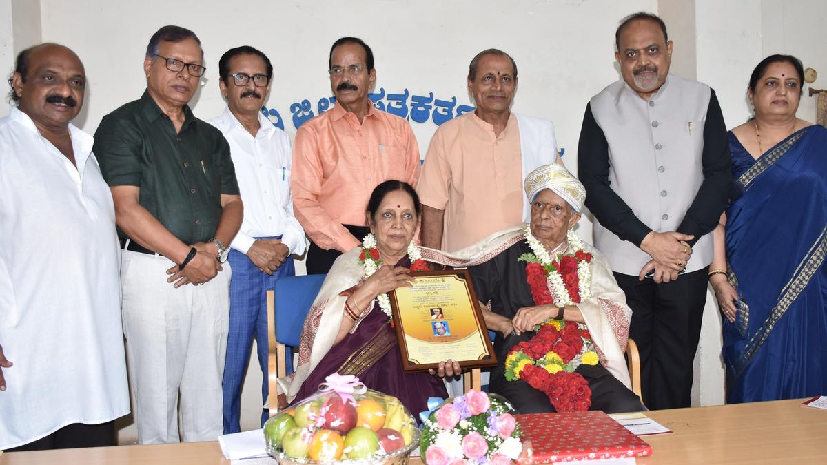 A.V. Narasimha Murthy receives Rashtrakavi Govinda Pai award - The Hindu