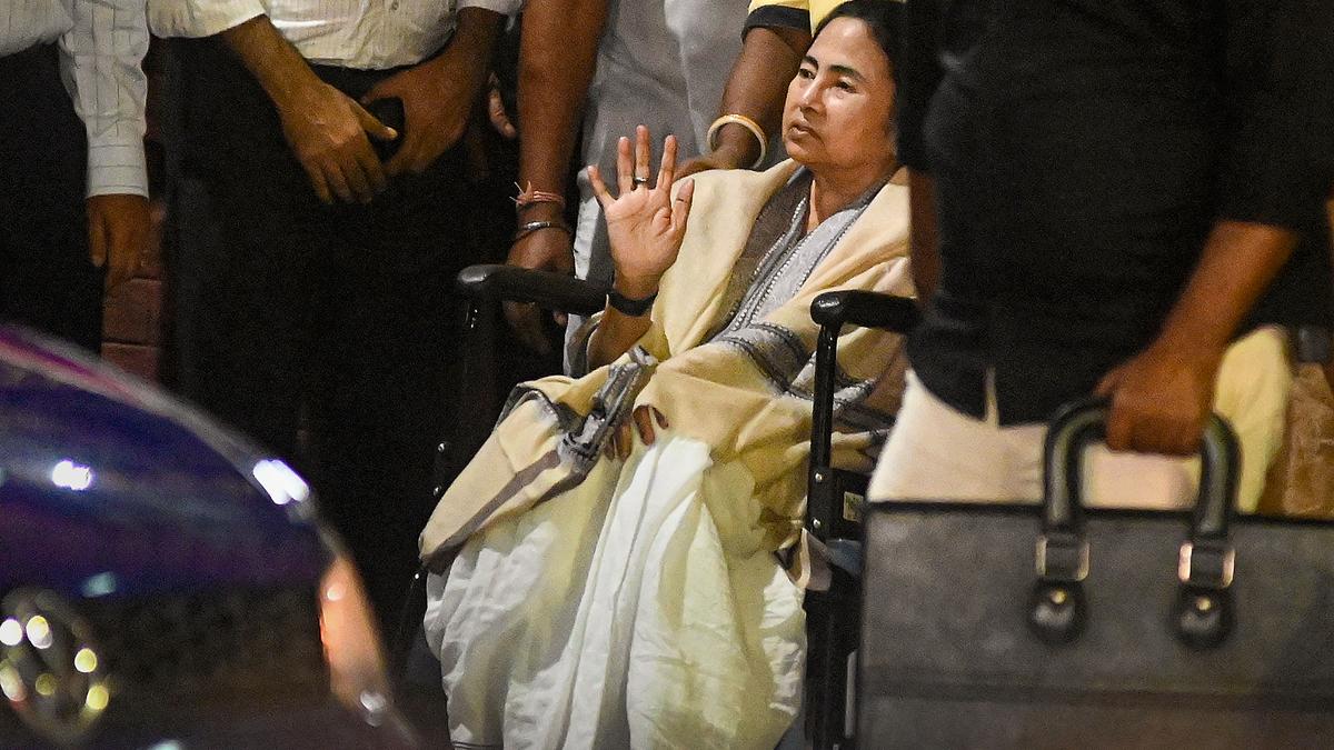 Mamata Banerjee injured as chopper makes emergency landing - The Hindu