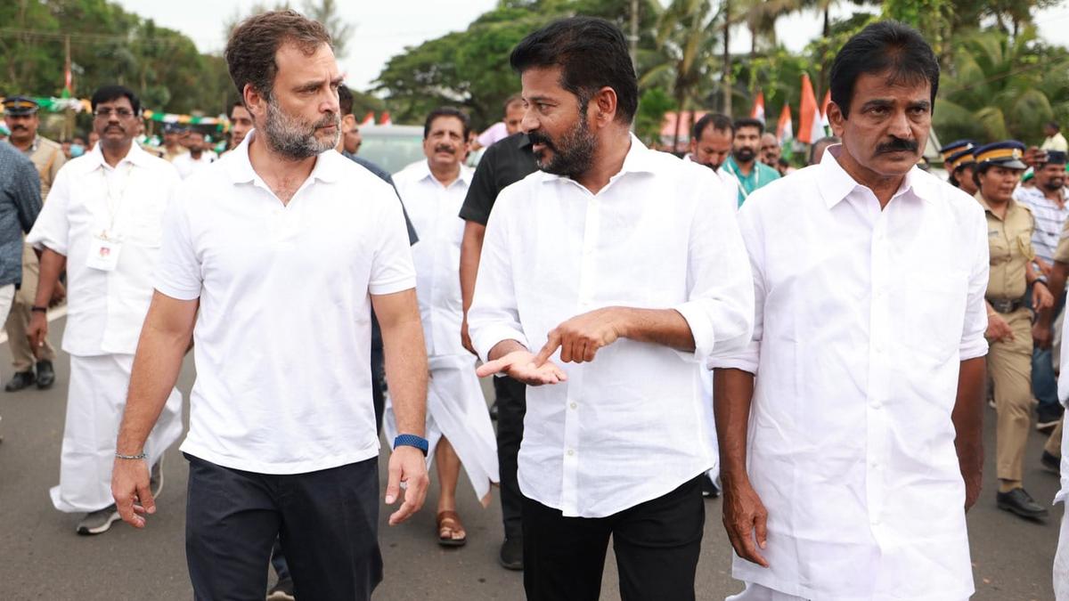 Revanth joins Rahul ‘Bharat Jodo Yatra’ in Kochi - The Hindu