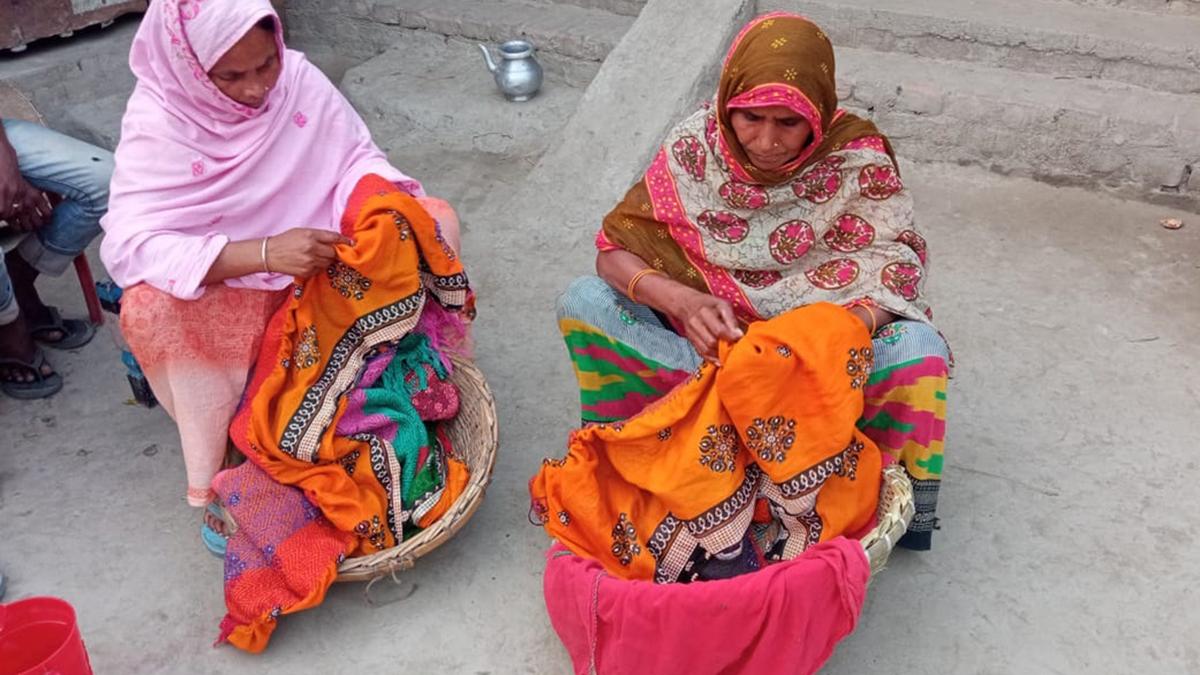 When vertical thread movements make for diagonal patterns - The Hindu