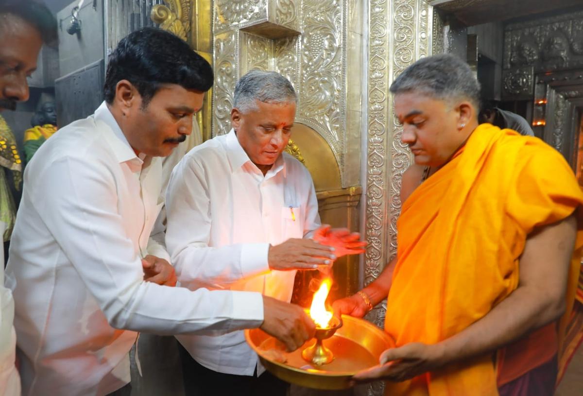 BJP attempts to queer Siddaramaiah’s pitch by fielding Somanna - The Hindu