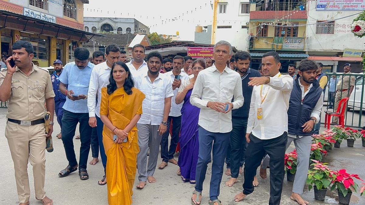 Hundreds of devotees visit Hasanamba temple - The Hindu