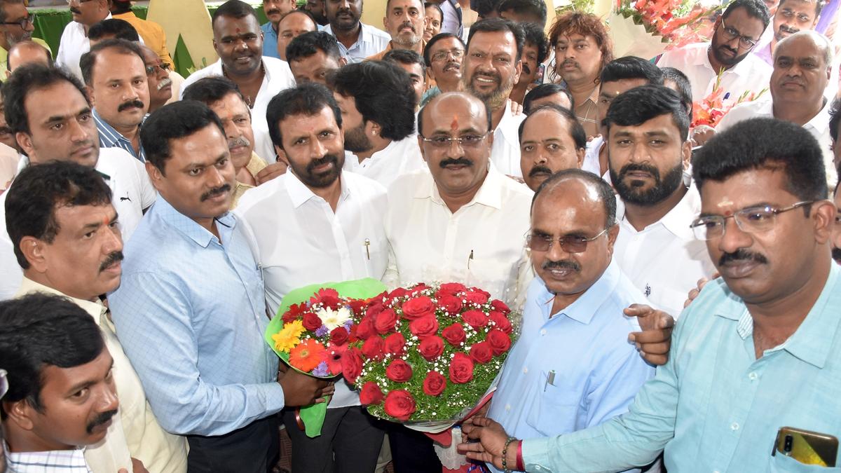 Somashekar assumes charge as MUDA Chairman - The Hindu