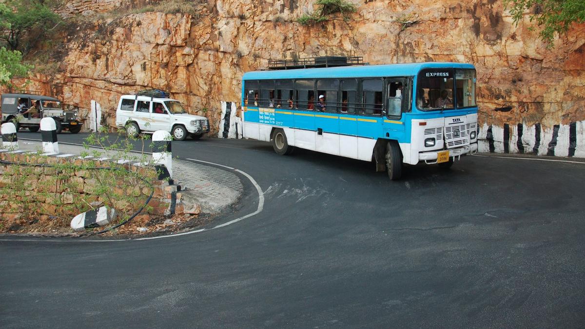 Andhra Pradesh: Time limit reimposed for vehicles on Tirumala ghat ...