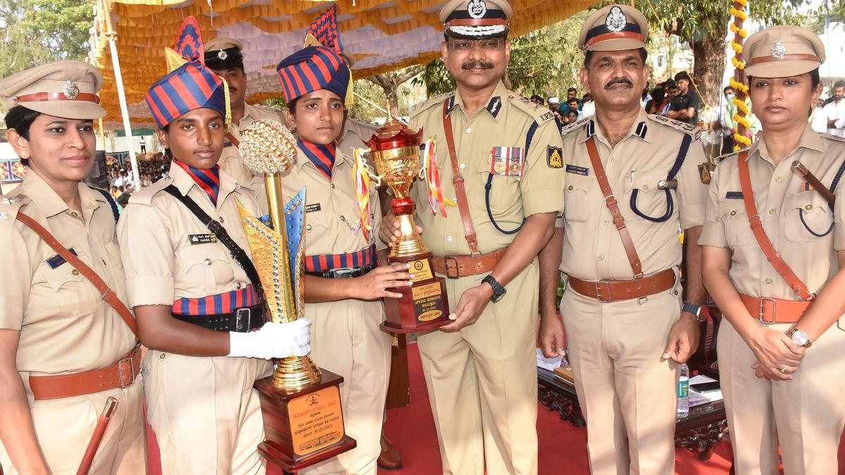 Trainee women police constables pass out - The Hindu