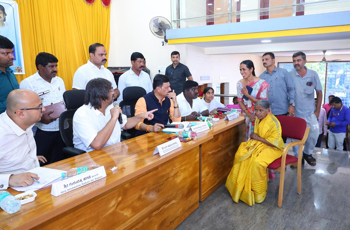 Madhu Bangarappa holds Janaspandana at Hosanagar; receives grievance ...