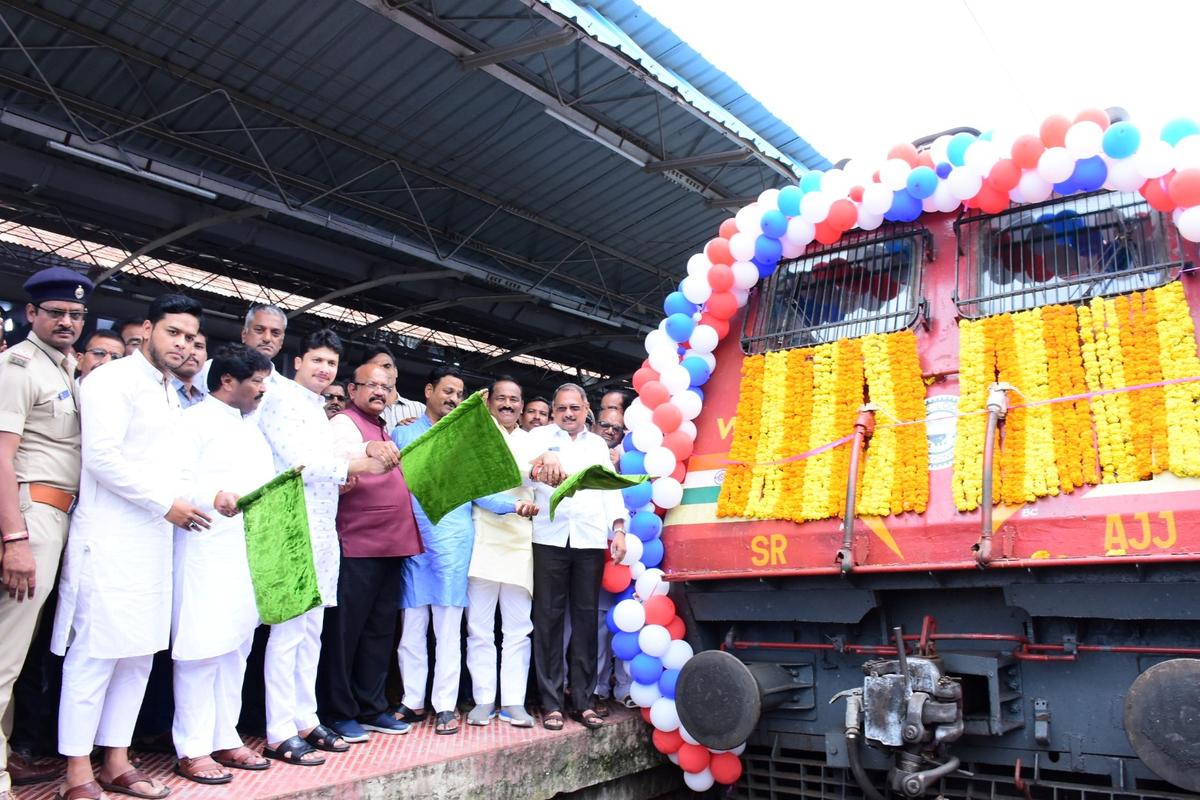Pralhad Joshi flags off Kalaburagi-Kolhapur Express - The Hindu